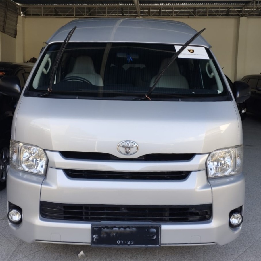 Toyota Hiace Commuter – IM Rentcar